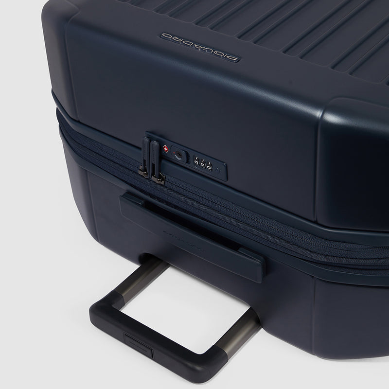 Medium size, expandable hardside spinner